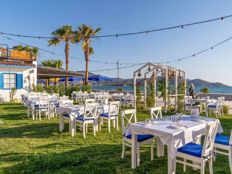 The 4 Best Restaurants and Bars at Calis Beach: Ultimate Guide