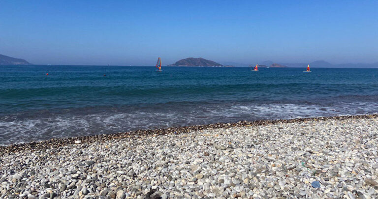 Akmaz Beach (Akmaz plaji) in Fethiye: Location & Fee in 2025